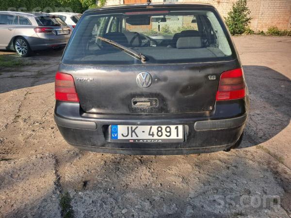 Black Volkswagen Golf 1999 in Valmiera, with an engine capacity of 1.60 L and mileage of 361 thousand km for 680 €, photo 6 on AUTOMOTO.COM.LV