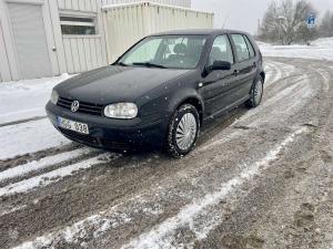 Melns Volkswagen Golf 1999 Viļņa, ar dzinēja tilpumu 1.90 L un nobraukumu 340 tūkst. km par 1300 €, foto  vietnē AUTOMOTO.COM.LV