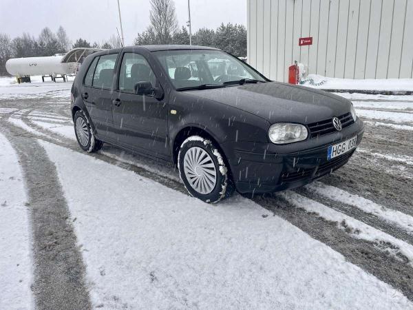 Black Volkswagen Golf 1999 in Vilnius, with an engine capacity of 1.90 L and mileage of 340 thousand km for 1300 €, photo 4 on AUTOMOTO.COM.LV