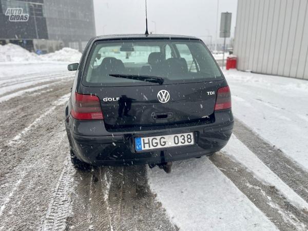 Melns Volkswagen Golf 1999 Viļņa, ar dzinēja tilpumu 1.90 L un nobraukumu 340 tūkst. km par 1300 €, foto 6 vietnē AUTOMOTO.COM.LV