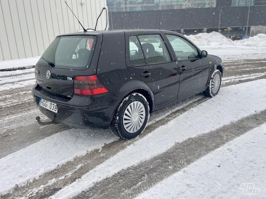 Melns Volkswagen Golf 1999 Viļņa, ar dzinēja tilpumu 1.90 L un nobraukumu 320 tūkst. km par 1350 €, foto 7 vietnē AUTOMOTO.COM.LV