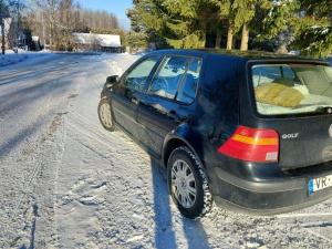 Melns Volkswagen Golf 1999 Kuldīga, ar dzinēja tilpumu 1.90 L un nobraukumu 374 tūkst. km par 1000 €, foto 3 vietnē AUTOMOTO.COM.LV