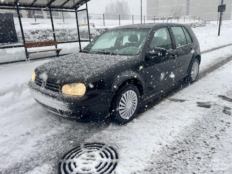 Melns Volkswagen Golf 1999 Viļņa, ar dzinēja tilpumu 1.90 L un nobraukumu 320 tūkst. km par 1300 €, foto 1 vietnē AUTOMOTO.COM.LV