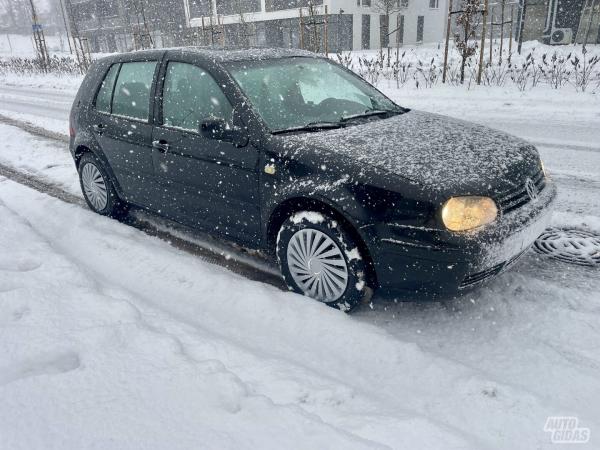 Melns Volkswagen Golf 1999 Viļņa, ar dzinēja tilpumu 1.90 L un nobraukumu 320 tūkst. km par 1300 €, foto 4 vietnē AUTOMOTO.COM.LV