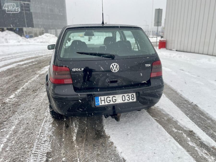 Melns Volkswagen Golf 1999 Viļņa, ar dzinēja tilpumu 1.90 L un nobraukumu 320 tūkst. km par 1300 €, foto 10 vietnē AUTOMOTO.COM.LV