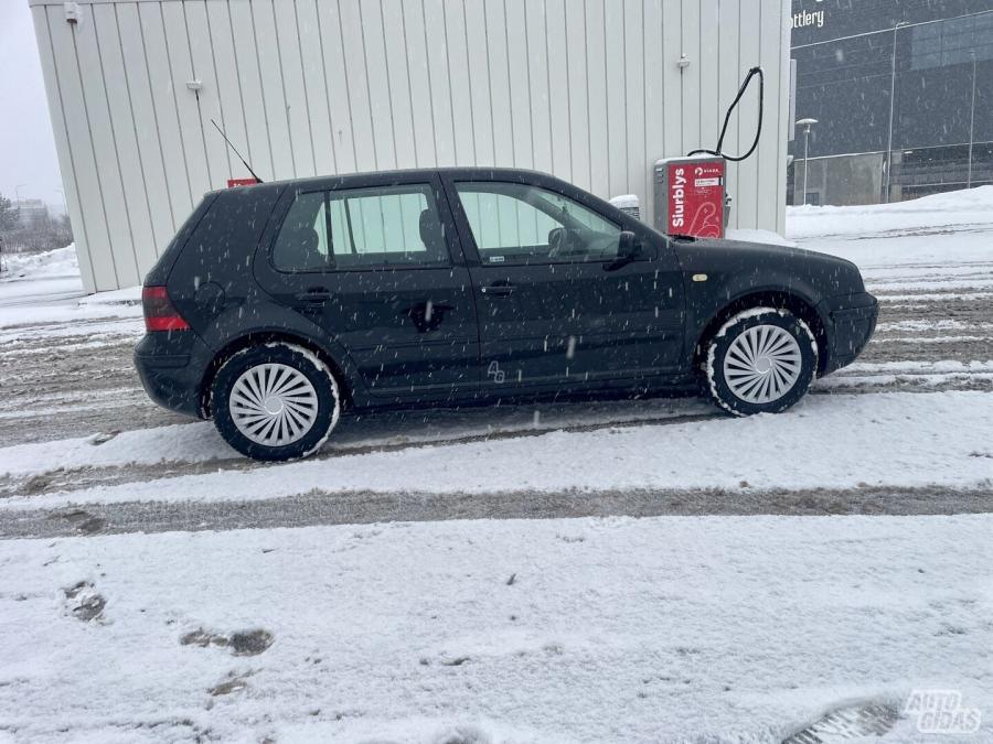 Melns Volkswagen Golf 1999 Viļņa, ar dzinēja tilpumu 1.90 L un nobraukumu 320 tūkst. km par 1300 €, foto 12 vietnē AUTOMOTO.COM.LV
