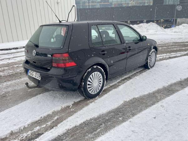 Melns Volkswagen Golf 1999 Viļņa, ar dzinēja tilpumu 1.90 L un nobraukumu 320 tūkst. km par 1200 €, foto 1 vietnē AUTOMOTO.COM.LV