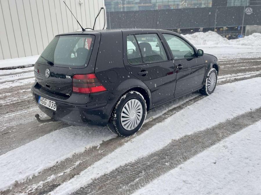 Black Volkswagen Golf 1999 in Vilnius, with an engine capacity of 1.90 L and mileage of 320 thousand km for 1200 €, photo 1 on AUTOMOTO.COM.LV