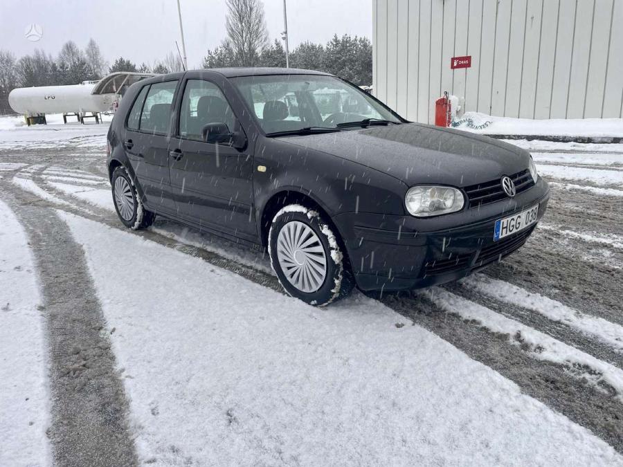 Black Volkswagen Golf 1999 in Vilnius, with an engine capacity of 1.90 L and mileage of 320 thousand km for 1200 €, photo 4 on AUTOMOTO.COM.LV