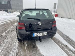 Black Volkswagen Golf 1999 in Vilnius, with an engine capacity of 1.90 L and mileage of 320 thousand km for 1200 €, photo 6 on AUTOMOTO.COM.LV
