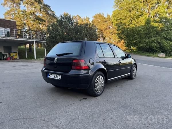 Black Volkswagen Golf 1999 in Ogre, with an engine capacity of 1.60 L and mileage of 295 thousand km for 1590 €, photo 3 on AUTOMOTO.COM.LV