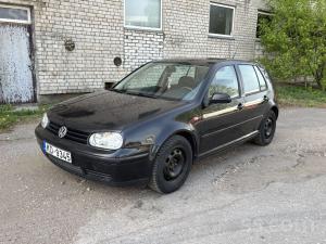 Melns Volkswagen Golf 1999 Rīga, ar dzinēja tilpumu 1.60 L un nobraukumu 294 tūkst. km par 900 €, foto  vietnē AUTOMOTO.COM.LV