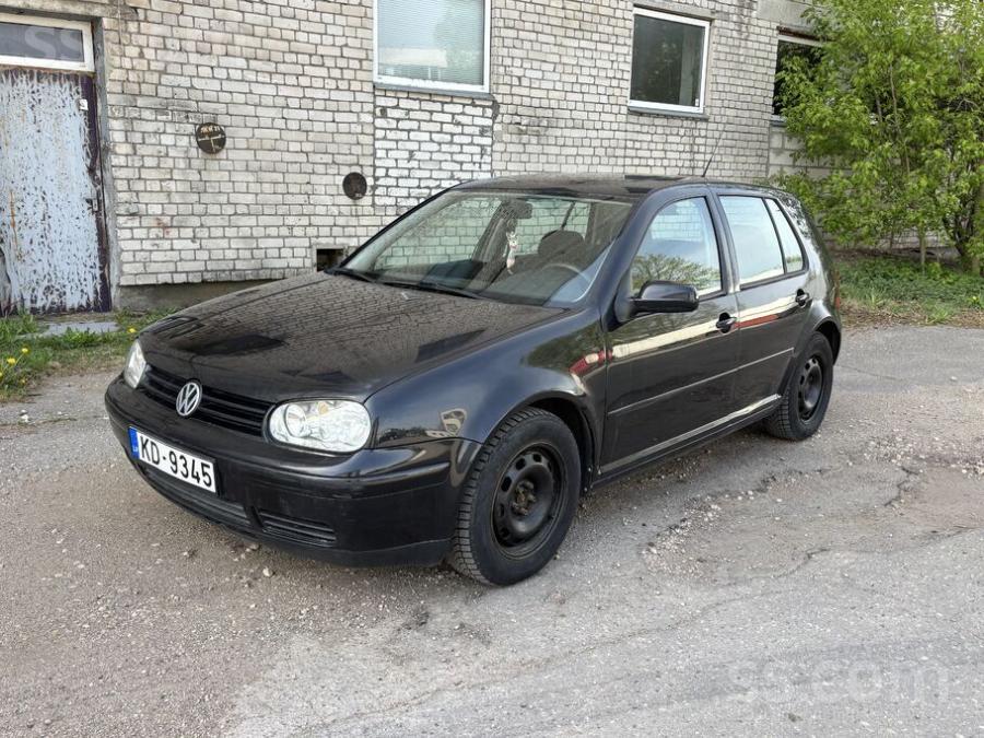 Melns Volkswagen Golf 1999 Rīga, ar dzinēja tilpumu 1.60 L un nobraukumu 294 tūkst. km par 900 €, foto 1 vietnē AUTOMOTO.COM.LV