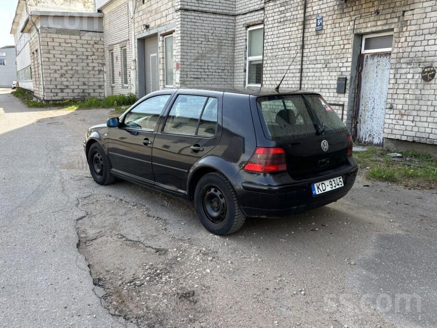 Melns Volkswagen Golf 1999 Rīga, ar dzinēja tilpumu 1.60 L un nobraukumu 294 tūkst. km par 900 €, foto 4 vietnē AUTOMOTO.COM.LV