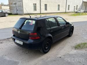 Melns Volkswagen Golf 1999 Rīga, ar dzinēja tilpumu 1.60 L un nobraukumu 294 tūkst. km par 900 €, foto 5 vietnē AUTOMOTO.COM.LV