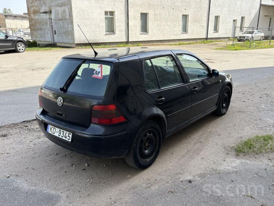 Melns Volkswagen Golf 1999 Rīga, ar dzinēja tilpumu 1.60 L un nobraukumu 294 tūkst. km par 900 €, foto 5 vietnē AUTOMOTO.COM.LV