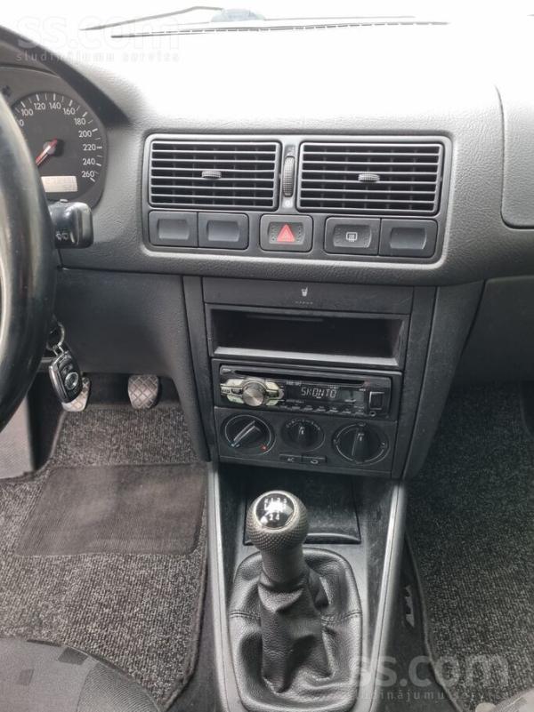 Black Volkswagen Golf 1999 in Jurmala, with an engine capacity of 1.60 L and mileage of 275 thousand km for 1800 €, photo 6 on AUTOMOTO.COM.LV