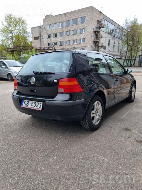 Black Volkswagen Golf 1999 in Jurmala, with an engine capacity of 1.60 L and mileage of 275 thousand km for 1800 €, photo 10 on AUTOMOTO.COM.LV