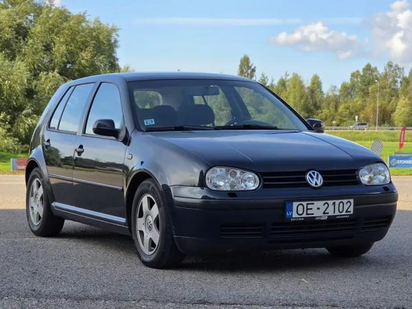 Melns Volkswagen Golf 1999 Grobiņa, ar dzinēja tilpumu 1.60 L un nobraukumu 307 tūkst. km par 1500 €, foto 4 vietnē AUTOMOTO.COM.LV