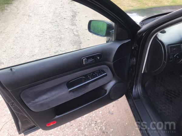 Black Volkswagen Golf 1999 in Jurmala, with an engine capacity of 1.60 L and mileage of 261 thousand km for 1150 €, photo 5 on AUTOMOTO.COM.LV