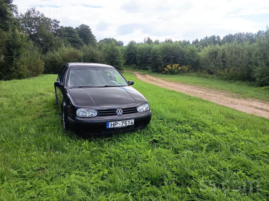 Melns Volkswagen Golf 1999 Limbaži, ar dzinēja tilpumu 1.60 L un nobraukumu 176 tūkst. km par 700 €, foto 3 vietnē AUTOMOTO.COM.LV