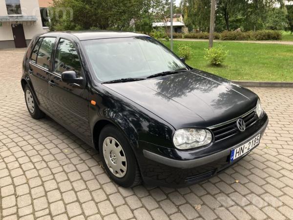 Volkswagen Golf 1999 in Riga on AUTOMOTO.COM.LV Black Volkswagen Golf 1999 in Riga, with an engine capacity of 1.90 L and mileage of 450 thousand km for 1290 €, photo 4 on AUTOMOTO.COM.LV