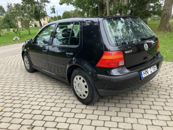 Volkswagen Golf 1999 in Riga on AUTOMOTO.COM.LV Black Volkswagen Golf 1999 in Riga, with an engine capacity of 1.90 L and mileage of 450 thousand km for 1290 €, photo 6 on AUTOMOTO.COM.LV