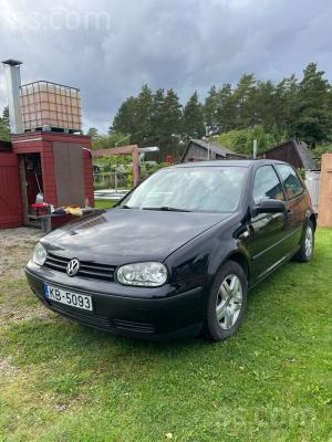 Black Volkswagen Golf 1999 in Jurmala, with an engine capacity of 1.60 L and mileage of 275 thousand km for 1950 €, photo 3 on AUTOMOTO.COM.LV