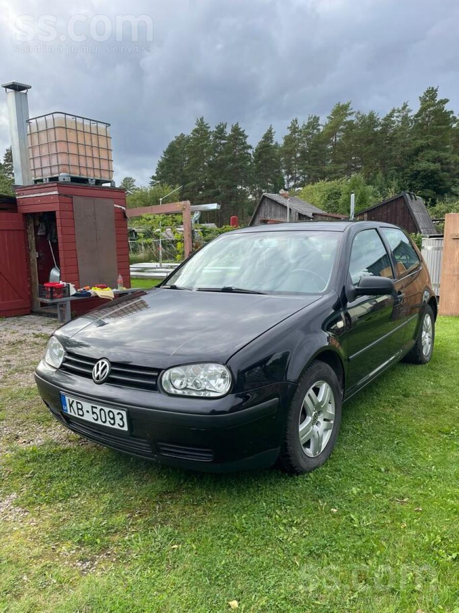 Black Volkswagen Golf 1999 in Jurmala, with an engine capacity of 1.60 L and mileage of 275 thousand km for 1950 €, photo 3 on AUTOMOTO.COM.LV