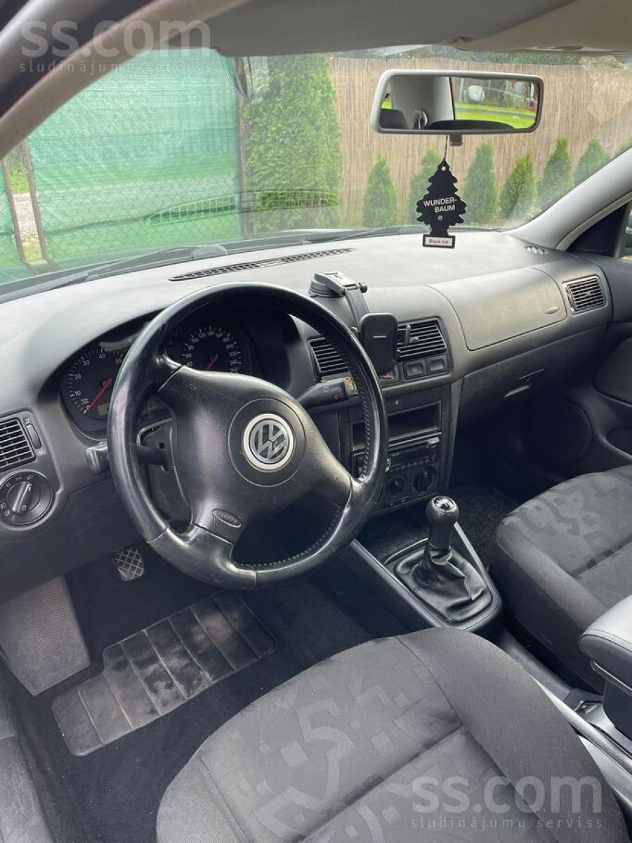 Black Volkswagen Golf 1999 in Jurmala, with an engine capacity of 1.60 L and mileage of 275 thousand km for 1950 €, photo 5 on AUTOMOTO.COM.LV