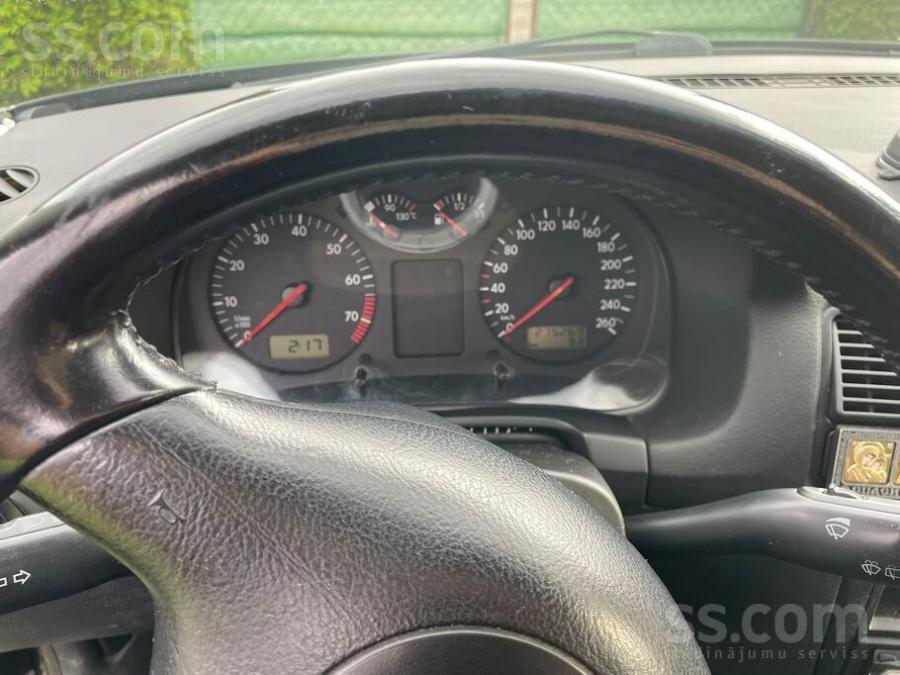 Black Volkswagen Golf 1999 in Jurmala, with an engine capacity of 1.60 L and mileage of 275 thousand km for 1950 €, photo 13 on AUTOMOTO.COM.LV