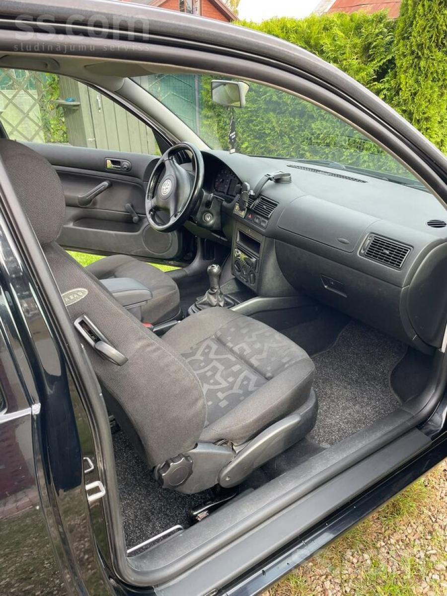 Black Volkswagen Golf 1999 in Jurmala, with an engine capacity of 1.60 L and mileage of 275 thousand km for 1950 €, photo 14 on AUTOMOTO.COM.LV