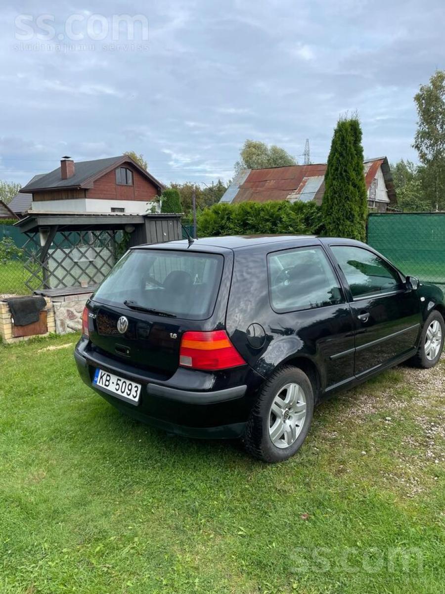 Black Volkswagen Golf 1999 in Jurmala, with an engine capacity of 1.60 L and mileage of 275 thousand km for 1950 €, photo 15 on AUTOMOTO.COM.LV