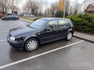 Black Volkswagen Golf 2000 in Riga, with an engine capacity of 1.40 L and mileage of 259 thousand km for 1000 €, photo 3 on AUTOMOTO.COM.LV