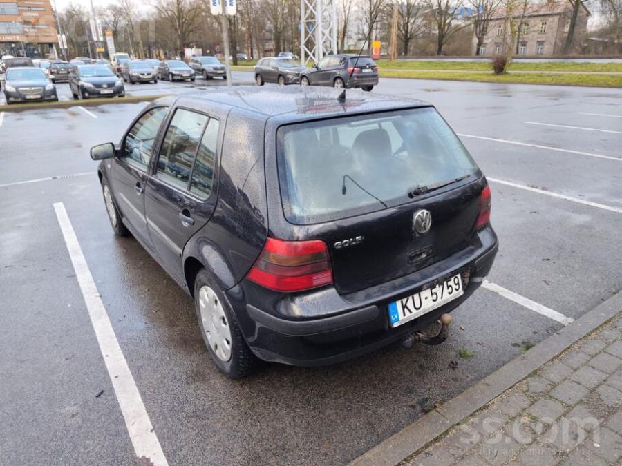 Black Volkswagen Golf 2000 in Riga, with an engine capacity of 1.40 L and mileage of 259 thousand km for 1000 €, photo 4 on AUTOMOTO.COM.LV