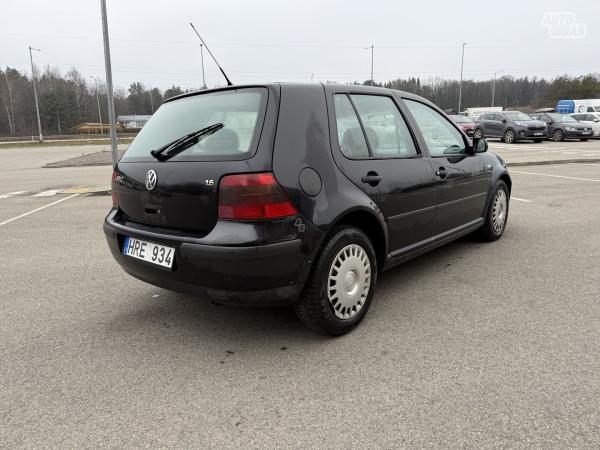 Black Volkswagen Golf 2000 in Kaunas, with an engine capacity of 1.60 L and mileage of 140 thousand km for 1600 €, photo 3 on AUTOMOTO.COM.LV