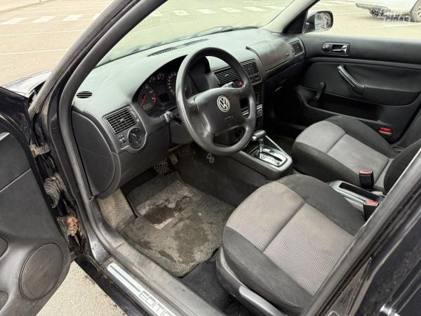 Black Volkswagen Golf 2000 in Kaunas, with an engine capacity of 1.60 L and mileage of 140 thousand km for 1600 €, photo 7 on AUTOMOTO.COM.LV