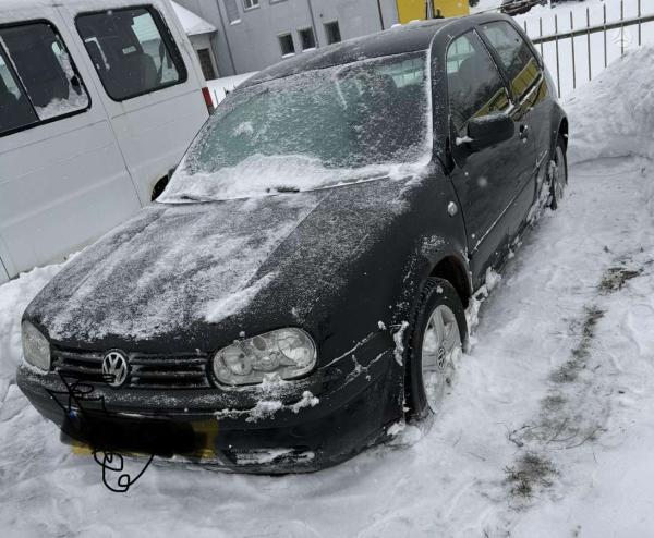Melns Volkswagen Golf 2000 Tauragė, ar dzinēja tilpumu 1.90 L un nobraukumu 396 tūkst. km par 490 €, foto 1 vietnē AUTOMOTO.COM.LV