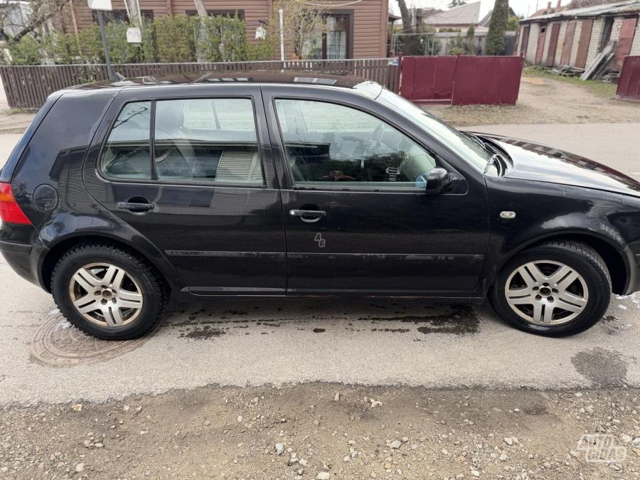 Melns Volkswagen Golf 2000 Kauņa, ar dzinēja tilpumu 1.90 L un nobraukumu 295 tūkst. km par 700 €, foto 5 vietnē AUTOMOTO.COM.LV