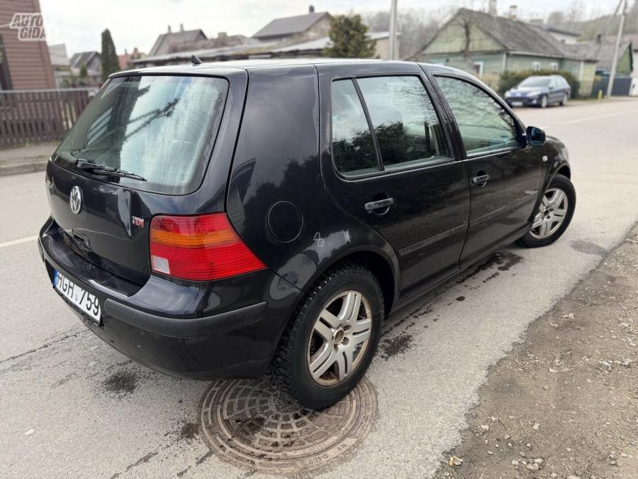 Melns Volkswagen Golf 2000 Kauņa, ar dzinēja tilpumu 1.90 L un nobraukumu 295 tūkst. km par 700 €, foto 6 vietnē AUTOMOTO.COM.LV