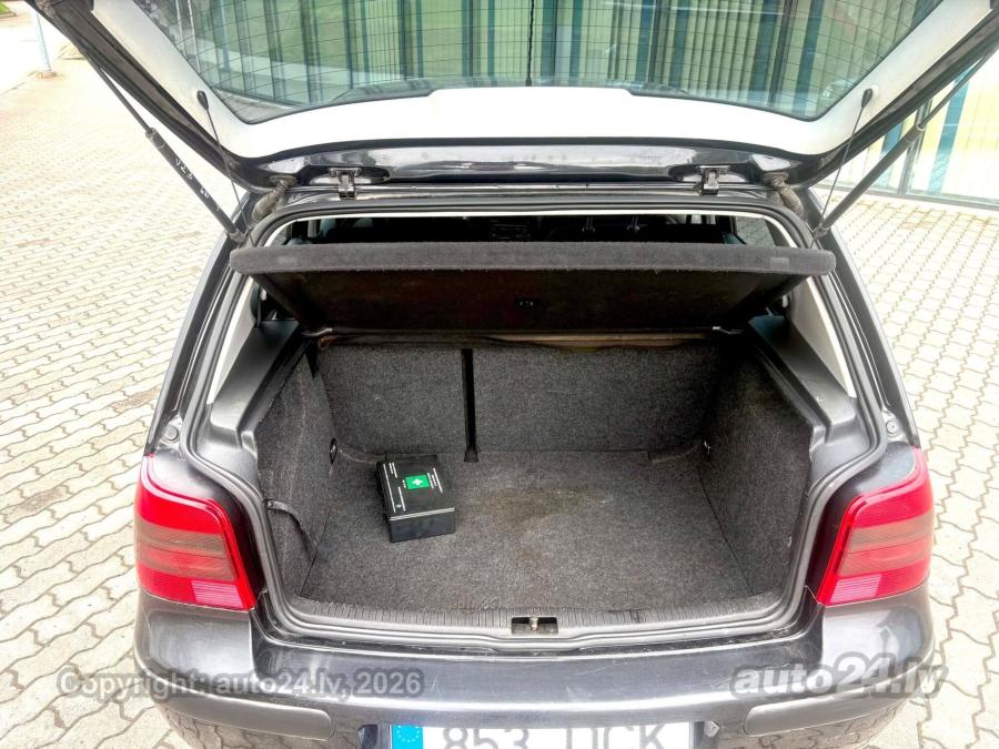 Black Volkswagen Golf 2000 in Tallinn, with an engine capacity of 1.60 L and mileage of 320 thousand km for 1599 €, photo 8 on AUTOMOTO.COM.LV