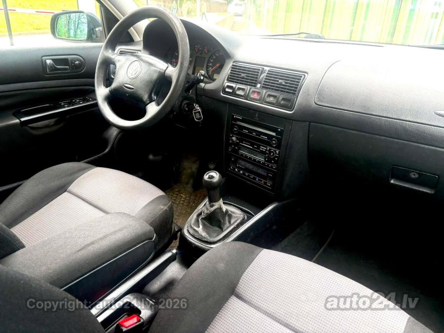 Black Volkswagen Golf 2000 in Tallinn, with an engine capacity of 1.60 L and mileage of 320 thousand km for 1599 €, photo 11 on AUTOMOTO.COM.LV