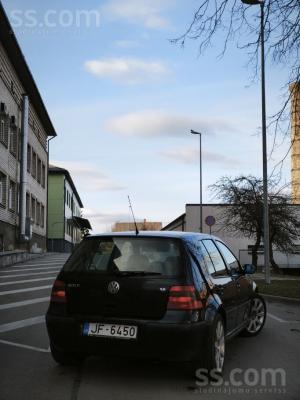 Melns Volkswagen Golf 2000 Rēzekne, ar dzinēja tilpumu 1.60 L un nobraukumu 233 tūkst. km par 1300 €, foto 3 vietnē AUTOMOTO.COM.LV