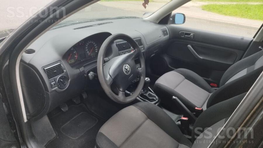 Melns Volkswagen Golf 2000 Rēzekne, ar dzinēja tilpumu 1.60 L un nobraukumu 233 tūkst. km par 1300 €, foto 4 vietnē AUTOMOTO.COM.LV