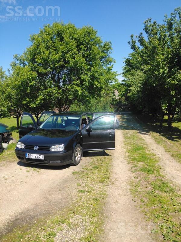 Black Volkswagen Golf 2000 in Ludza, with an engine capacity of 1.90 L and mileage of 303 thousand km for 1200 €, photo 4 on AUTOMOTO.COM.LV