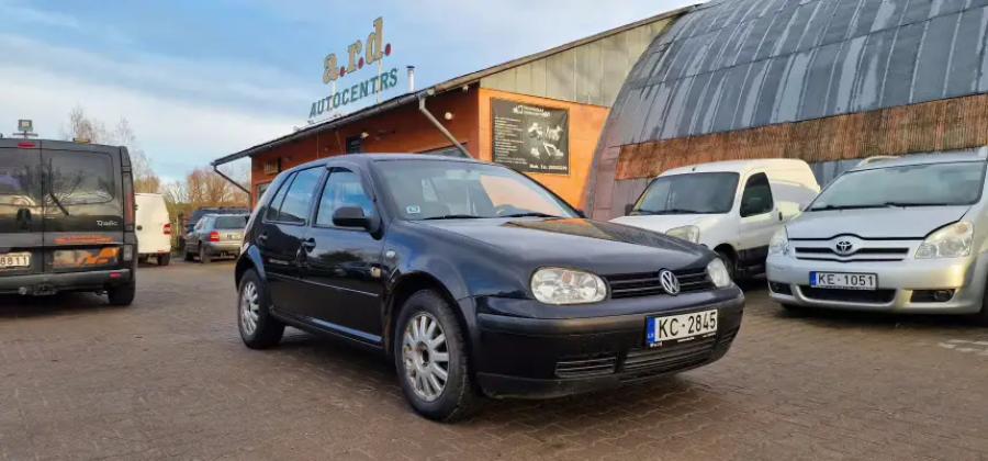 Black Volkswagen Golf 2000 in Valmiera, with an engine capacity of 1.60 L and mileage of 271 thousand km for 1100 €, photo 1 on AUTOMOTO.COM.LV
