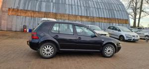 Black Volkswagen Golf 2000 in Valmiera, with an engine capacity of 1.60 L and mileage of 271 thousand km for 1100 €, photo 3 on AUTOMOTO.COM.LV