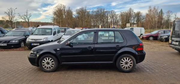 Melns Volkswagen Golf 2000 Valmiera, ar dzinēja tilpumu 1.60 L un nobraukumu 271 tūkst. km par 1100 €, foto 5 vietnē AUTOMOTO.COM.LV