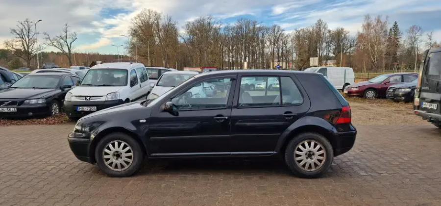 Black Volkswagen Golf 2000 in Valmiera, with an engine capacity of 1.60 L and mileage of 271 thousand km for 1100 €, photo 6 on AUTOMOTO.COM.LV