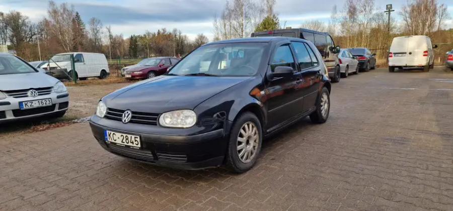 Black Volkswagen Golf 2000 in Valmiera, with an engine capacity of 1.60 L and mileage of 271 thousand km for 1100 €, photo 7 on AUTOMOTO.COM.LV